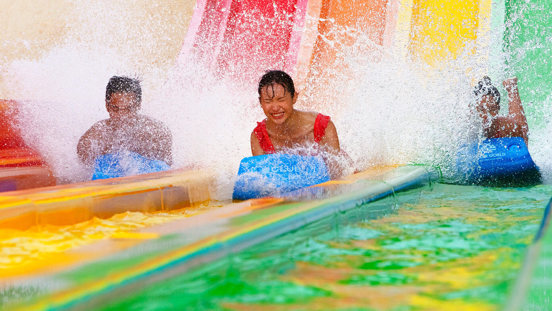 The Club呈獻: 八彩天梯 | 景點設施 | 香港海洋公園水上樂園官方網站
